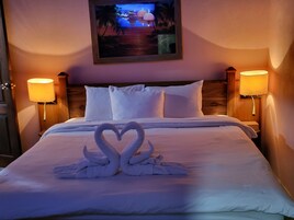 Apartamento panorâmico, 2 quartos, sacada, vista para a praia | 1 quarto, ferros/tábuas de passar roupa, Wi-Fi de cortesia