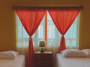 Quarto casal luxo, 2 camas de solteiro, para não fumantes | Wi-Fi de cortesia, roupa de cama