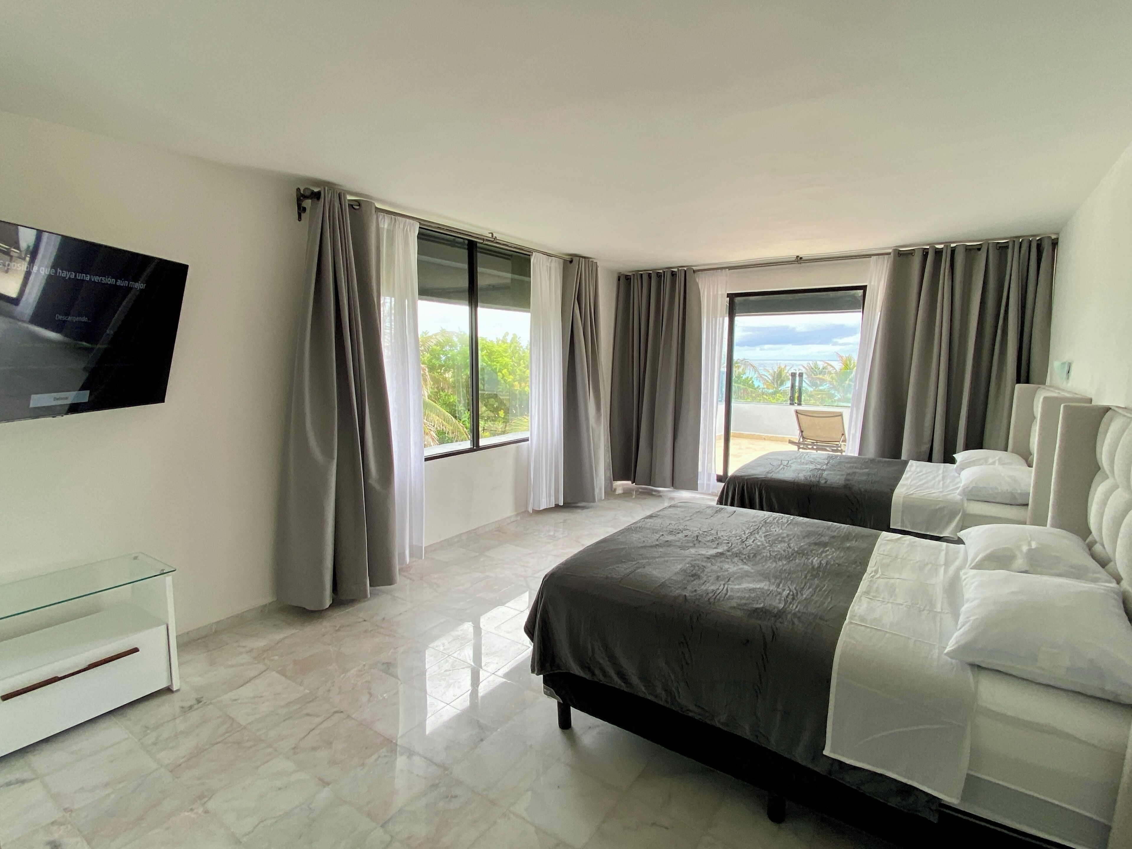 Apartamento Deluxe, 2 camas de casal, kitchenette, vista para o mar | Minibar, cofre no quarto 