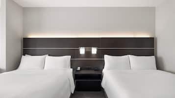 Cofre no quarto, secretária, cortinas/cortinados opacos