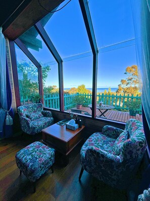 Quarto Duplo Romântico, 1 cama queen-size, vista para o mar | 1 quarto, minibar grátis, com decoração personalizada 