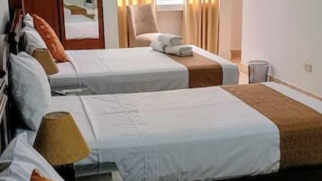 Dúplex Familiar, ar condicionado, vista para a piscina | Minibar, secretária, quartos insonorizados, Wi-fi grátis