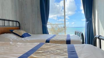 Casa Familiar, 3 quartos, não fumadores, em frente ao mar (KIN1-C-) | Ferro/tábua de engomar, Wi-fi grátis, roupa de cama fornecida
