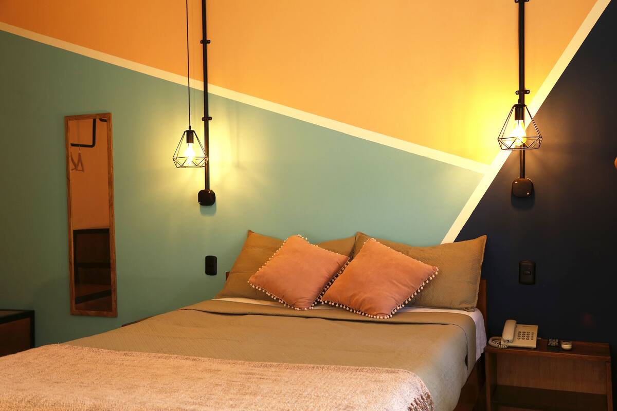 Bungalow Design, não fumadores, frigorífico | Cofre no quarto, secretária, camas desdobráveis, Wi-fi grátis 