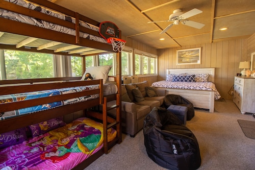Vacation On The Beach 3 Outdoor Decks, Private Parking And All 4kuhd Tv's - Michigan City, IN