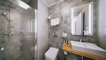 Quarto Duplo Executivo, 1 quarto, lanai (alpendre havaiano), no piso executivo | Casa de banho | Um polibã, um chuveiro de hidromassagem, produtos de higiene exclusivos