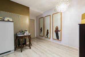 Suite Deluxe (Santa Brigida) | Sala de estar | Televisor de ecrã plano de 32 polegadas com canais por cabo, televisor 