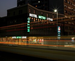 Fachada do alojamento (tarde/noite)