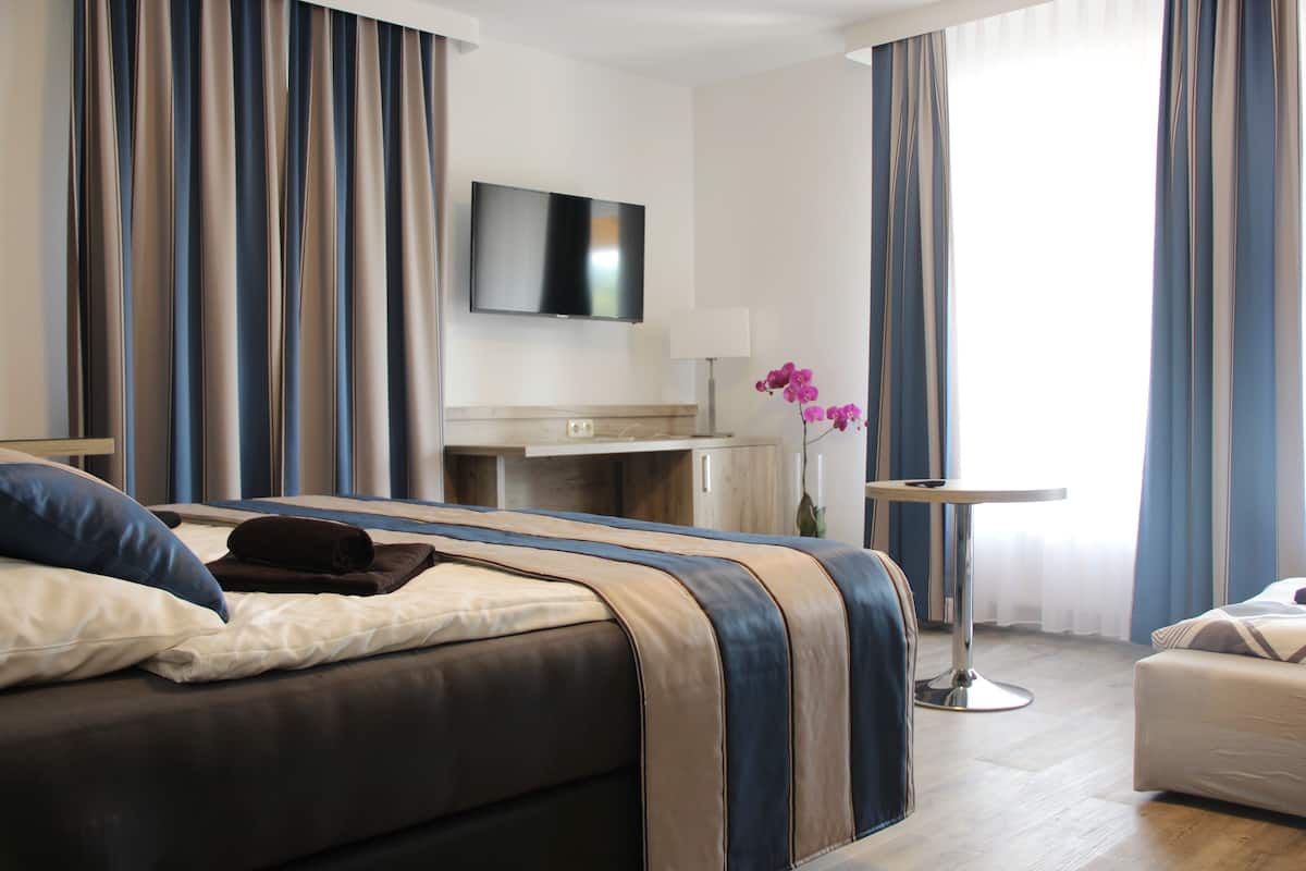 Apartamento Comfort, 3 quartos, 2 casas de banho | Sala de estar | TV de ecrã plano