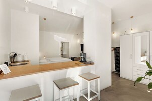 Quarto casal de uso individual | Ferros/tábuas de passar roupa, Wi-Fi de cortesia, roupa de cama