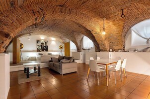 Quarto casal de uso individual | Ferros/tábuas de passar roupa, Wi-Fi de cortesia, roupa de cama