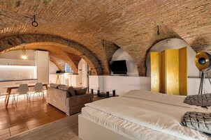 Quarto casal de uso individual | Ferros/tábuas de passar roupa, Wi-Fi de cortesia, roupa de cama