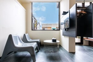 Quarto Quádruplo Superior | 1 quarto, roupa de alta qualidade, secretária 