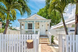 ~ COPA CABANA ~ Classic Key West cottage just a stone’s throw from the ...