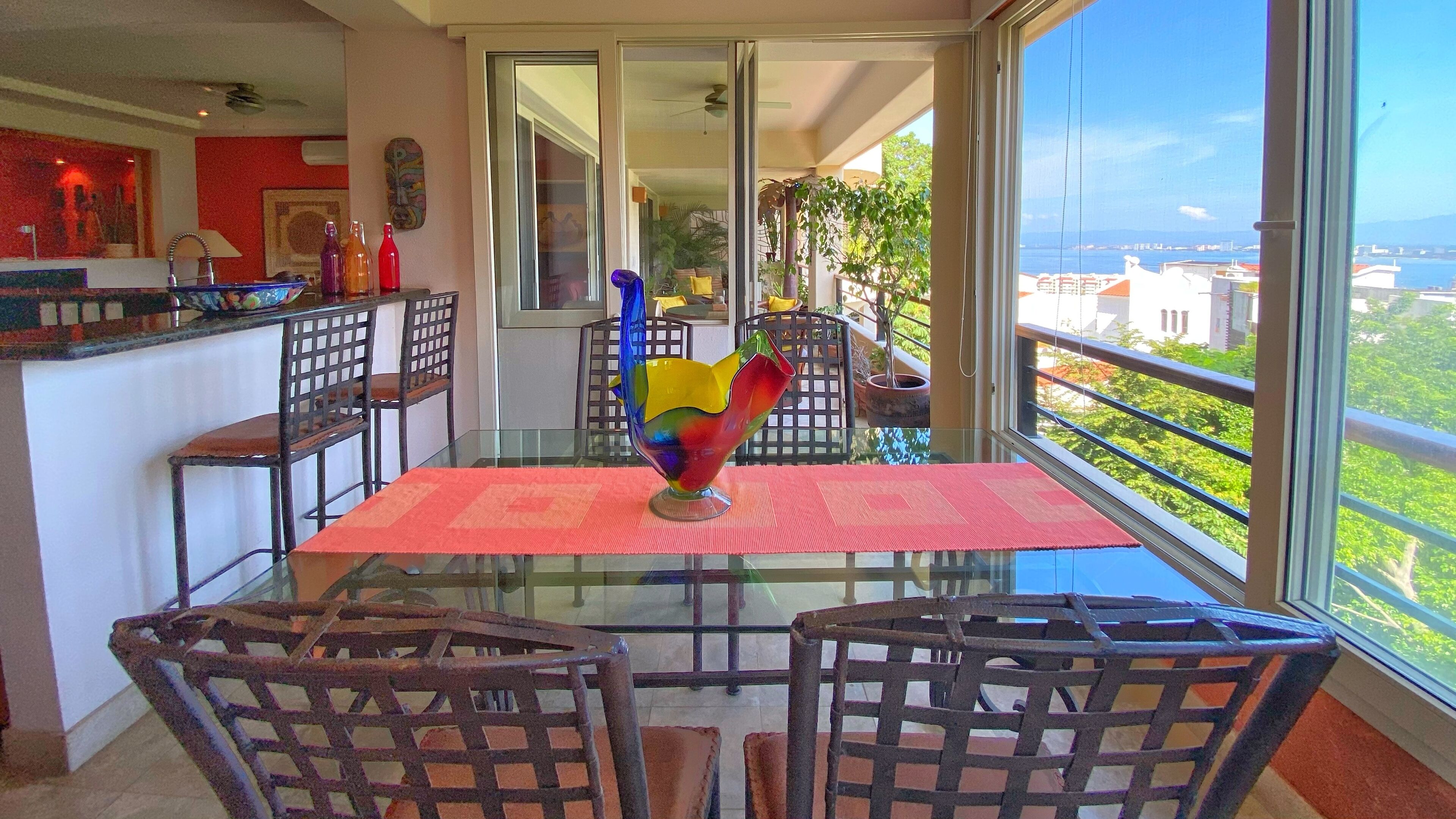 Condo conforto, cozinha, vista para o oceano | Opções para refeição no quarto