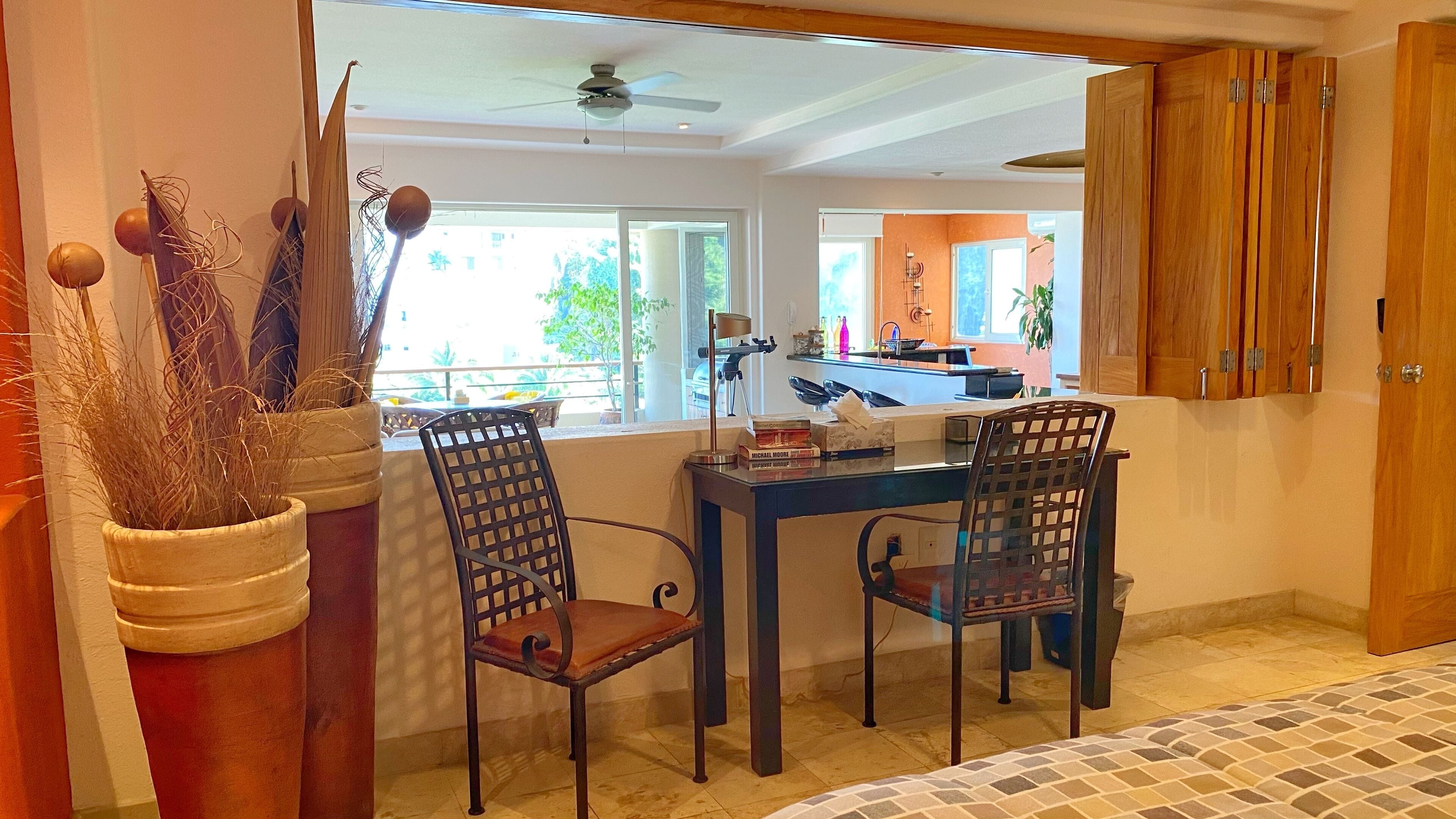 Condo conforto, cozinha, vista para o oceano | 2 quartos, Wi-Fi de cortesia