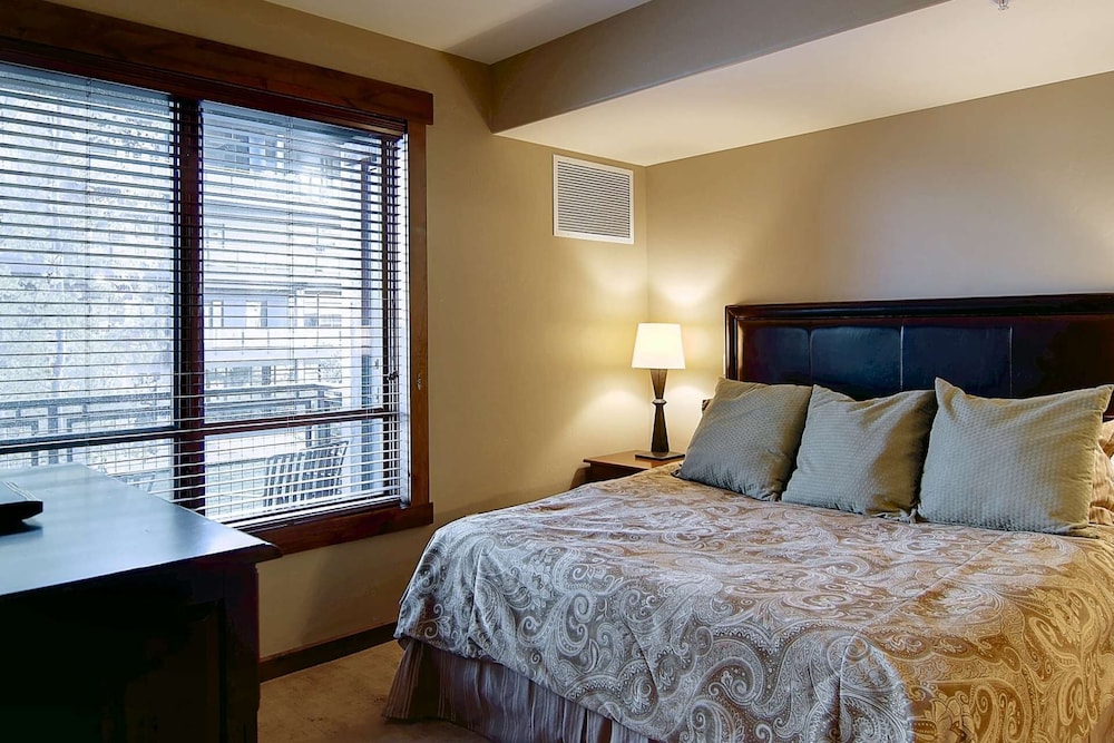 Modern W/ac + Heated Pool-3 Hot Tubs-gym-game Room-garage-elevator-firepit-grill-w/d In Unit-deck - Steamboat Springs, CO