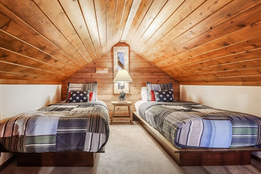 Hillside Hideaway * Great Family Retreat* Hot Tub, Sauna, Kids Loft - Sundance, UT