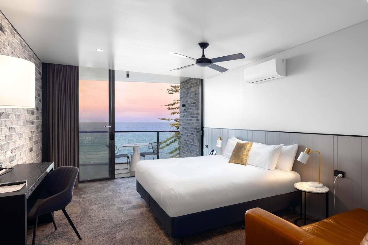 Quarto luxo, 1 cama King, de frente para o oceano | Frigobar, cofres nos quartos, escrivaninha, quartos à prova de som