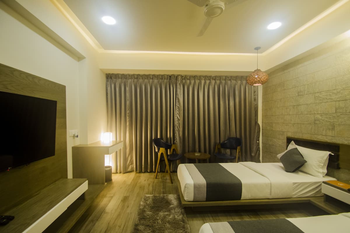 Quarto superior | 1 quarto, cofres nos quartos, escrivaninha, quartos à prova de som