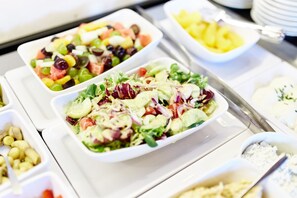 Pequeno-almoço tipo buffet diário (59.00 PLN por pessoa)