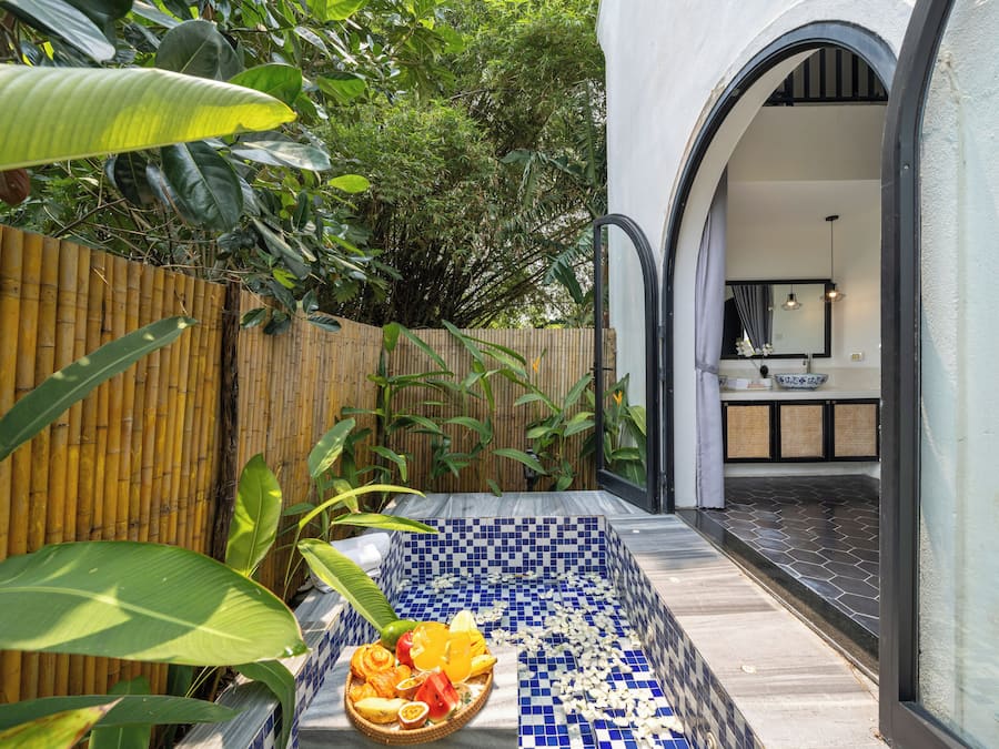 Duplex família, vista para o jardim | Banheiro | Produtos de toalete grátis, secador de cabelo, roupões de banho