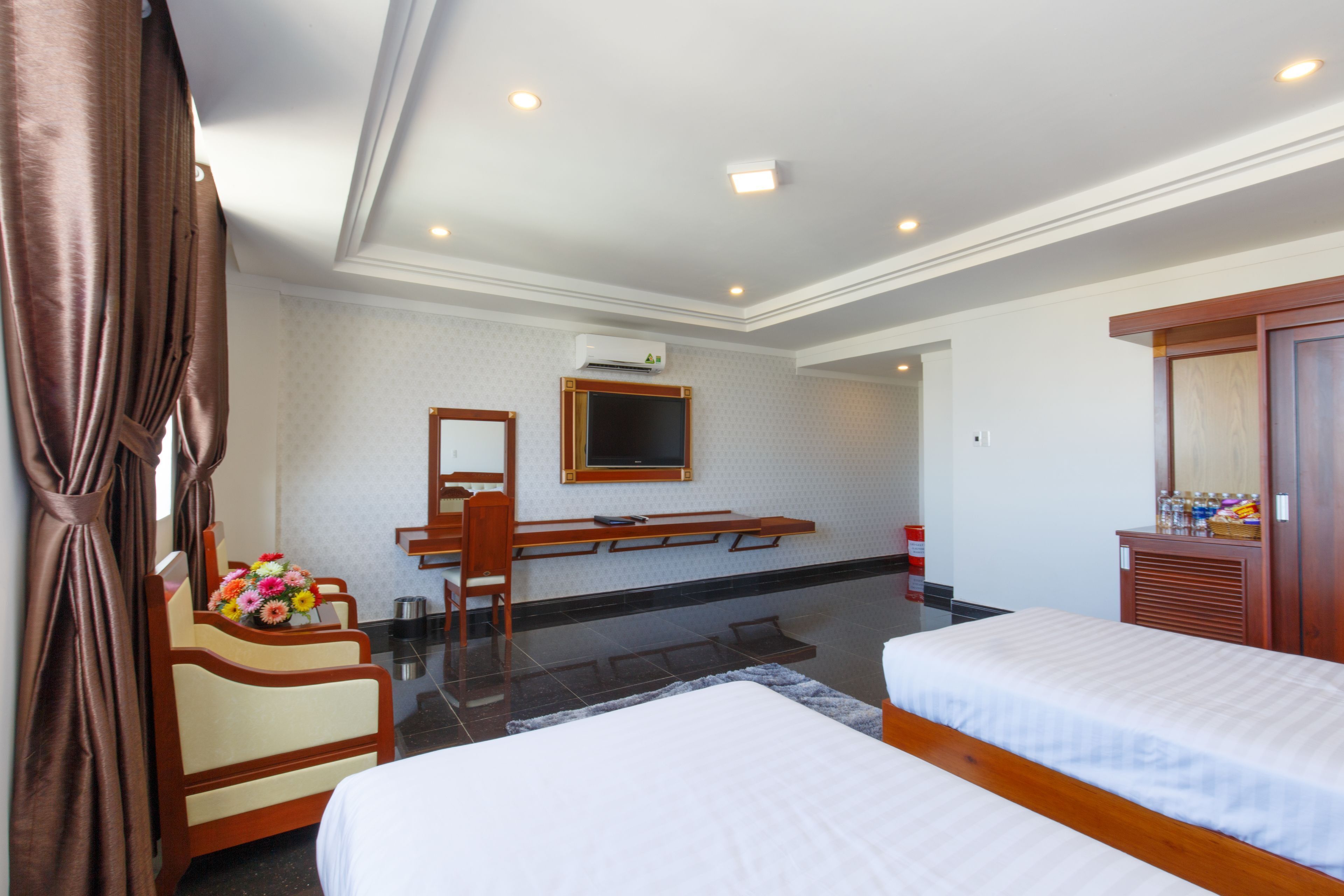 Escrivaninha, cortinas blackout, Wi-Fi de cortesia, roupa de cama