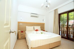 Apartamento, 1 quarto | Cofres nos quartos, escrivaninha, quartos à prova de som