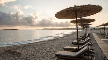 Perto da praia, massagens na praia, ioga