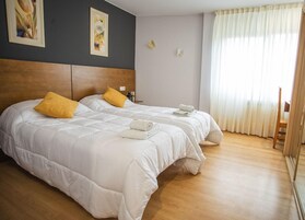 Quarto Duplo | Berços/camas para crianças grátis, camas desdobráveis, Wi-fi grátis