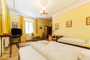 Quarto casal superior | Wi-Fi de cortesia, roupa de cama