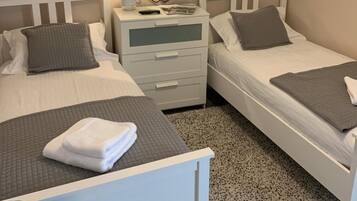 Ferro/tábua de engomar, Wi-fi grátis, roupa de cama fornecida