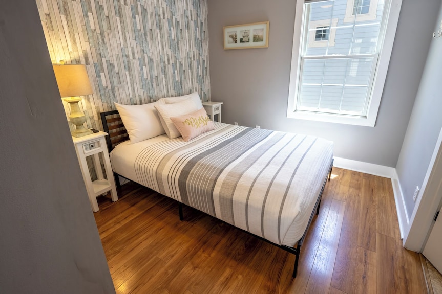 Near Indiana Dunes W/ Pool, Tennis Court, Golf Cart - Michigan City, IN