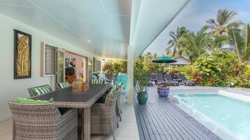 Vila luxo, 3 quartos, vista para a praia, ao lado da piscina | Terraço/pátio