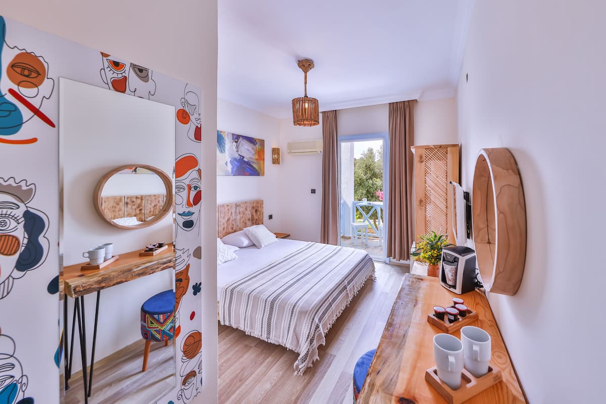 Quarto Duplo Standard, vista para o jardim | Minibar, cofre no quarto, ferro/tábua de engomar, Wi-fi grátis