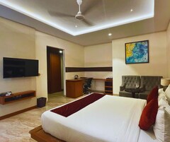 Quarto Duplo Deluxe, 1 cama king-size | Roupa de alta qualidade, cofre no quarto, com mobília individualizada 