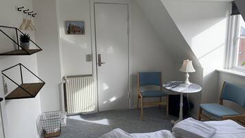 Quarto Duplo ou Twin, casa de banho privativa | Quartos insonorizados, ferro/tábua de engomar