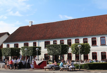 Fachada do alojamento. Hotel RĆødding