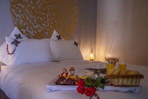 Quarto Duplo | Cofre no quarto, secretária, cortinas/cortinados opacos 