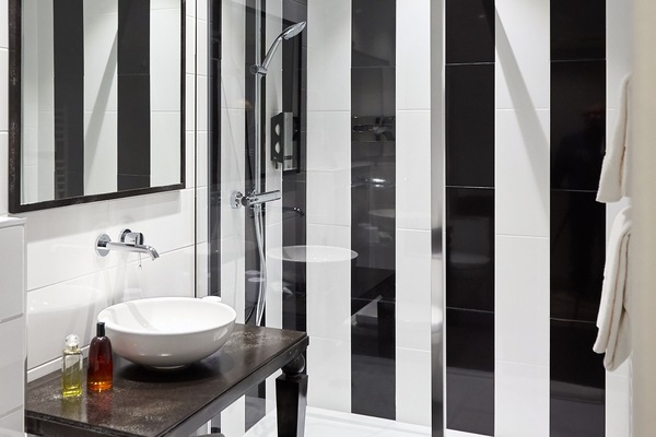 Quarto Twin Superior | Casa de banho | Artigos de higiene pessoal grátis, um secador de cabelo