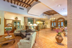 Área de estar no saguão