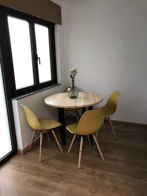 Estúdio, varanda | Secretária, berços/camas para crianças grátis, Wi-fi grátis 