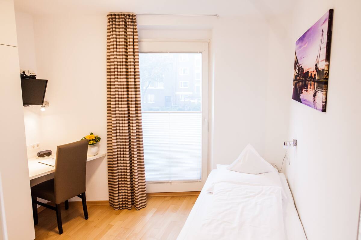 Quarto Individual | Cofre no quarto, cortinas/cortinados opacos, Wi-fi grátis 