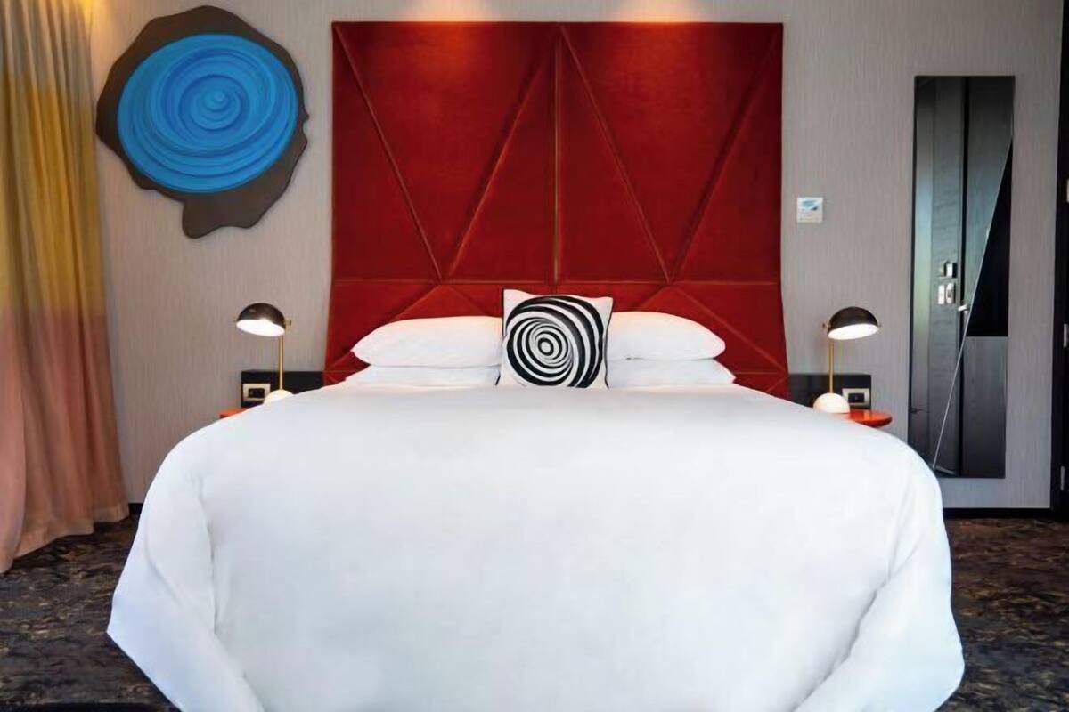 Roupas de cama premium, frigobar, cofres nos quartos, escrivaninha
