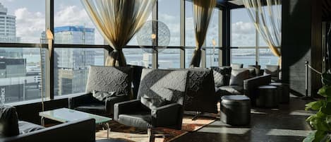 2 bares/lounges, bar na cobertura
