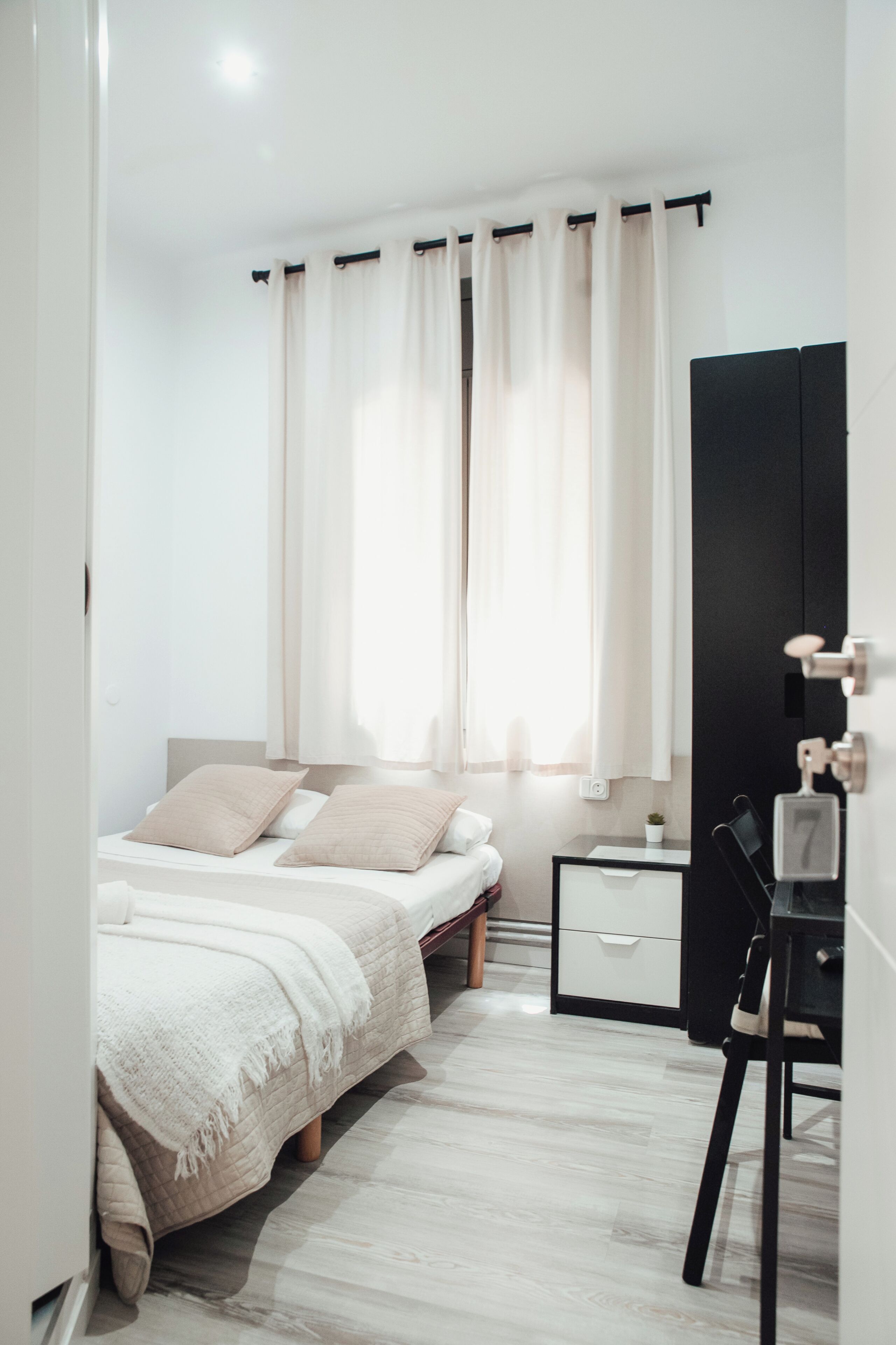 Quarto casal econômico | Wi-Fi de cortesia, roupa de cama