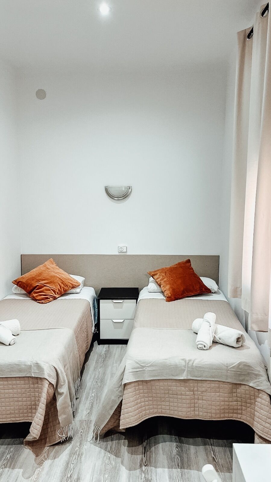 Quarto duplo família | Wi-Fi de cortesia, roupa de cama