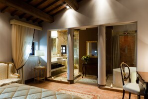 Suite Júnior | Casa de banho | Produtos de higiene exclusivos, um secador de cabelo, roupões, um bidé