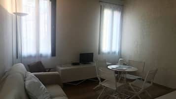 Apartamento, 1 quarto | Sala de estar