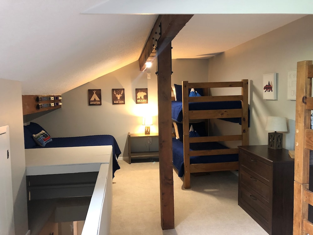 Seasons At Attitash Townhouse - Sleeps 10, 2bedroom, 2 Bath, Family Friendly! - New England